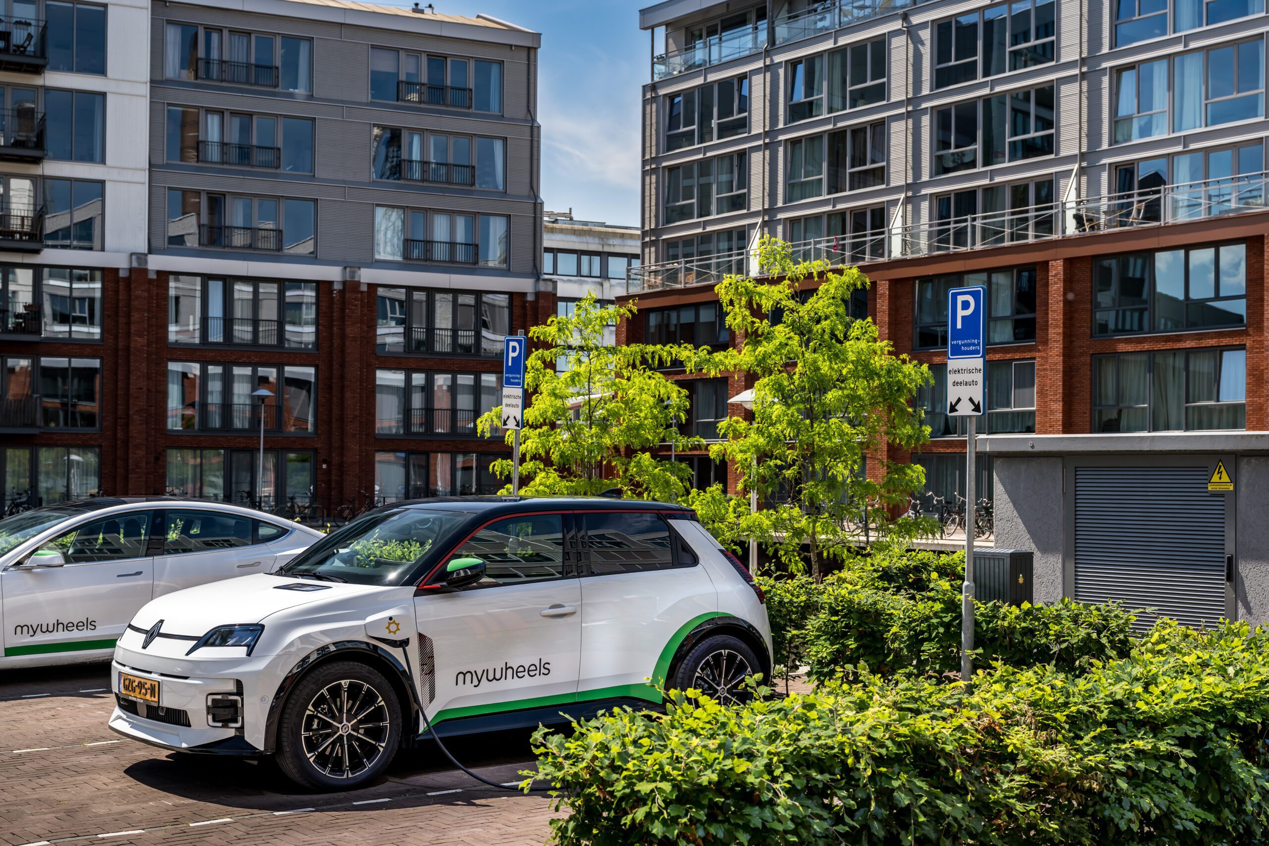 Utrecht Becomes Europe's First City With A Vehicle-To-Grid (V2G) Car-Sharing Service - We Drive ...